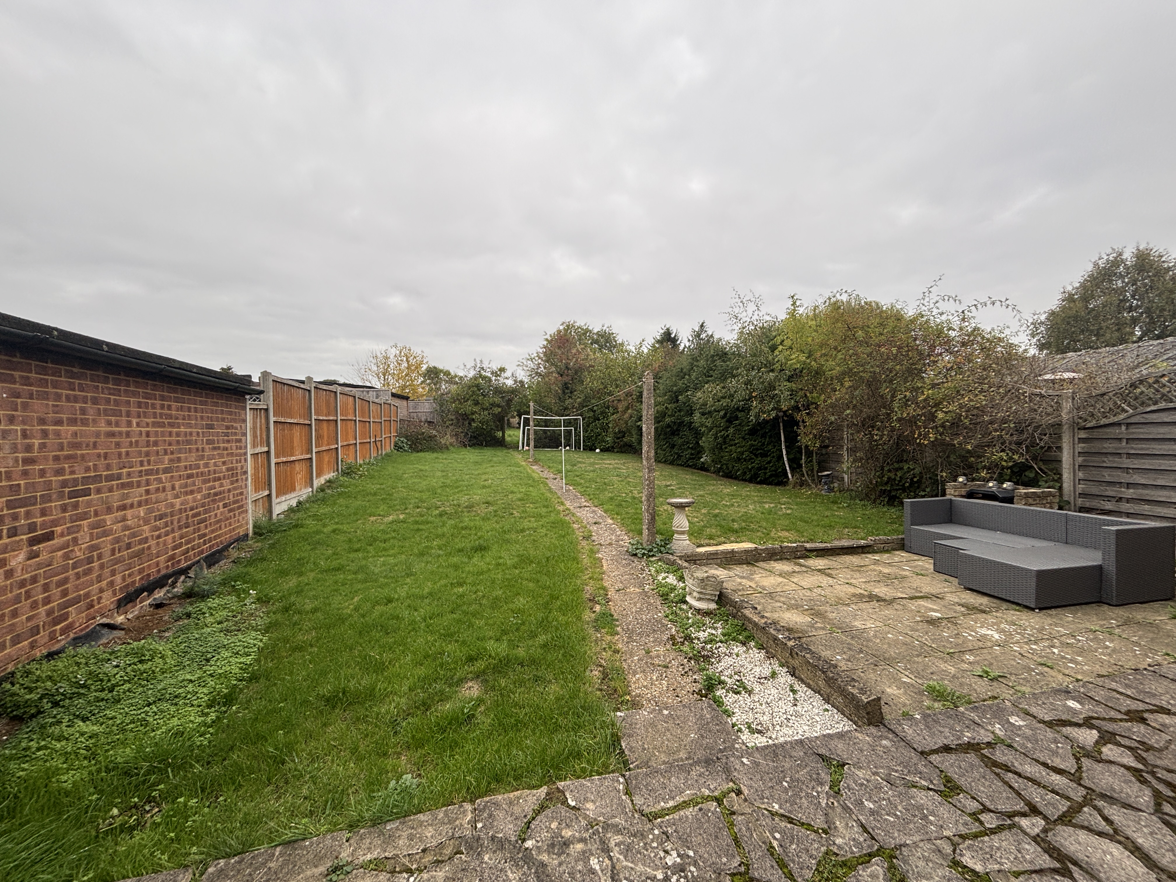 Edgecote Close, Caddington, LU1 | Street