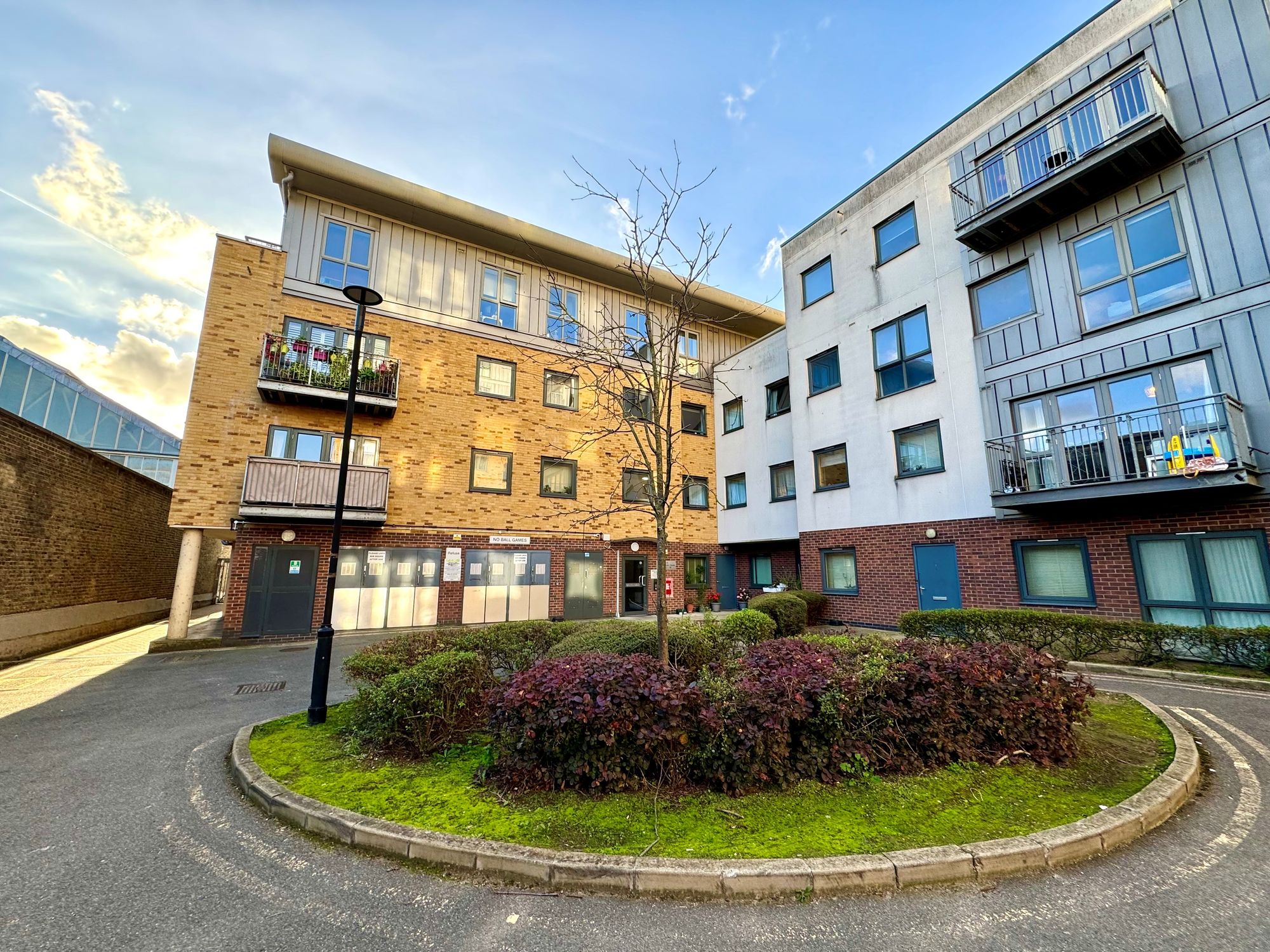 2 Bed, 1 Bath Property For Rent in Flat 4, Edward Heylyn House, E3