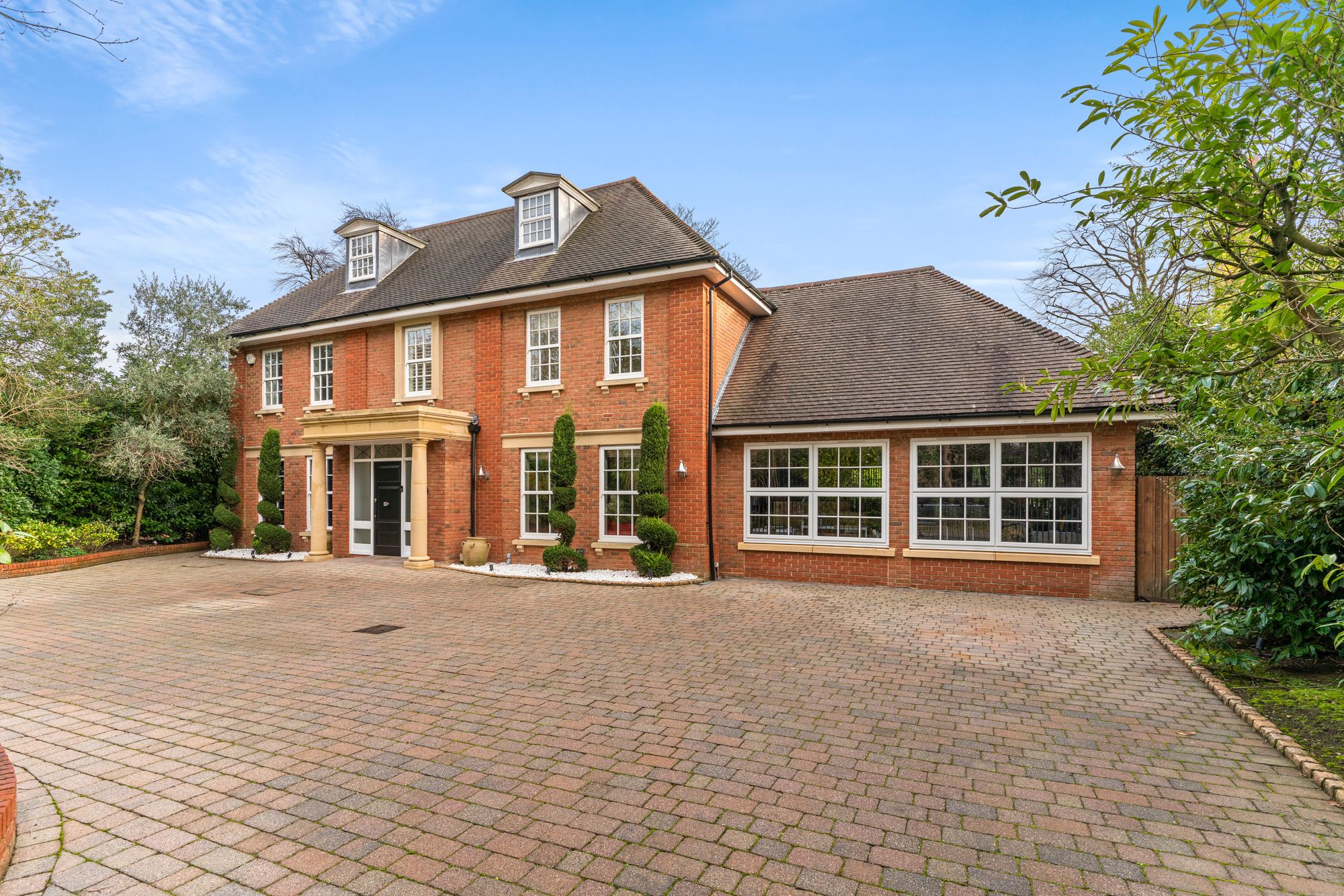 7 Bed, 5 Bath Property For Sale in The Barton, Cobham, KT11 2NJ