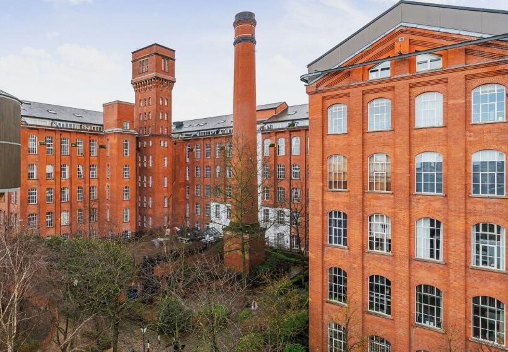 2 Bed, 1 Bath Property For Sale in Flat 135 Manhattan Building, Bow ...