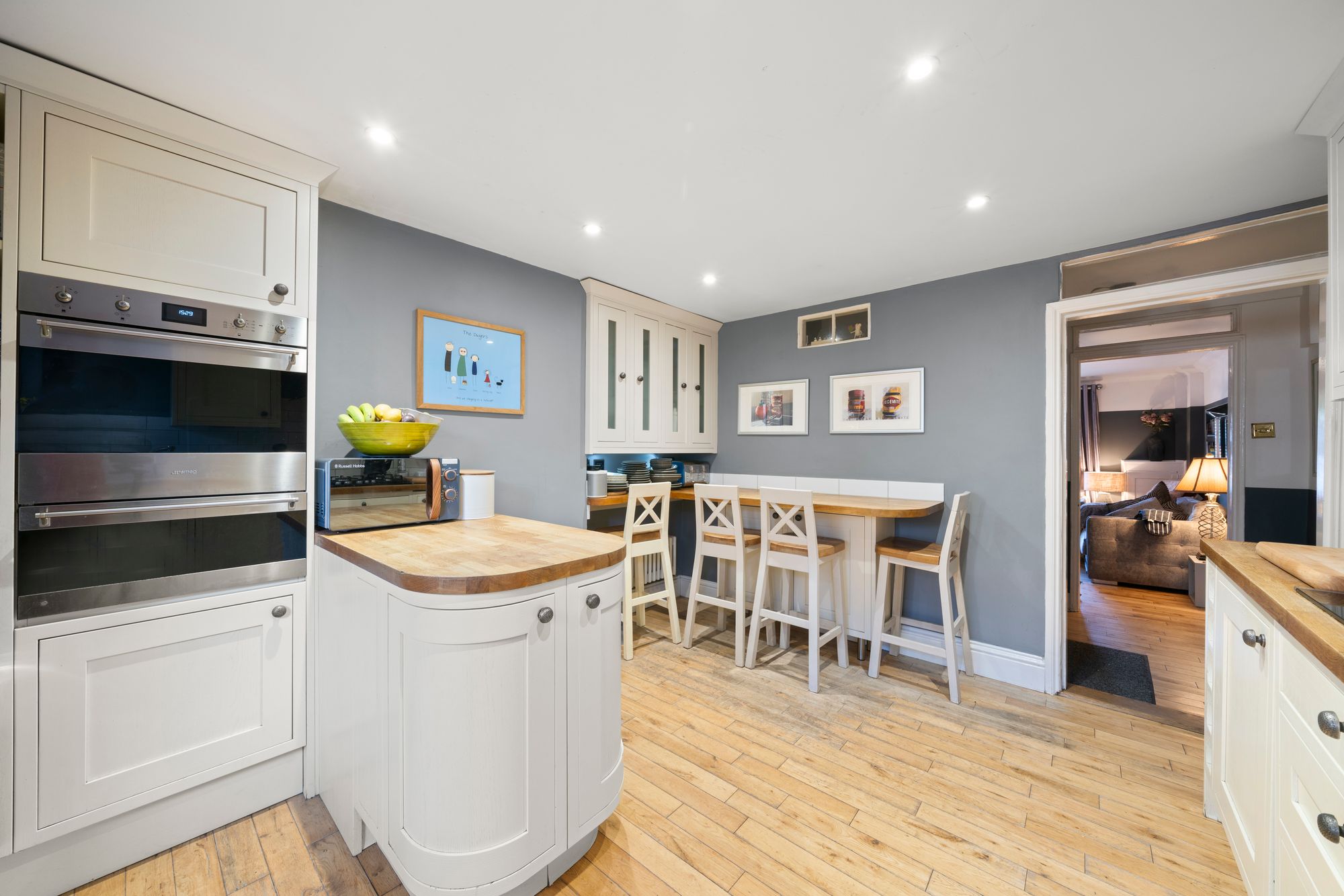 3 Bed, 1 Bath Property For Sale in Portsmouth Road, Cobham, KT11 1JH