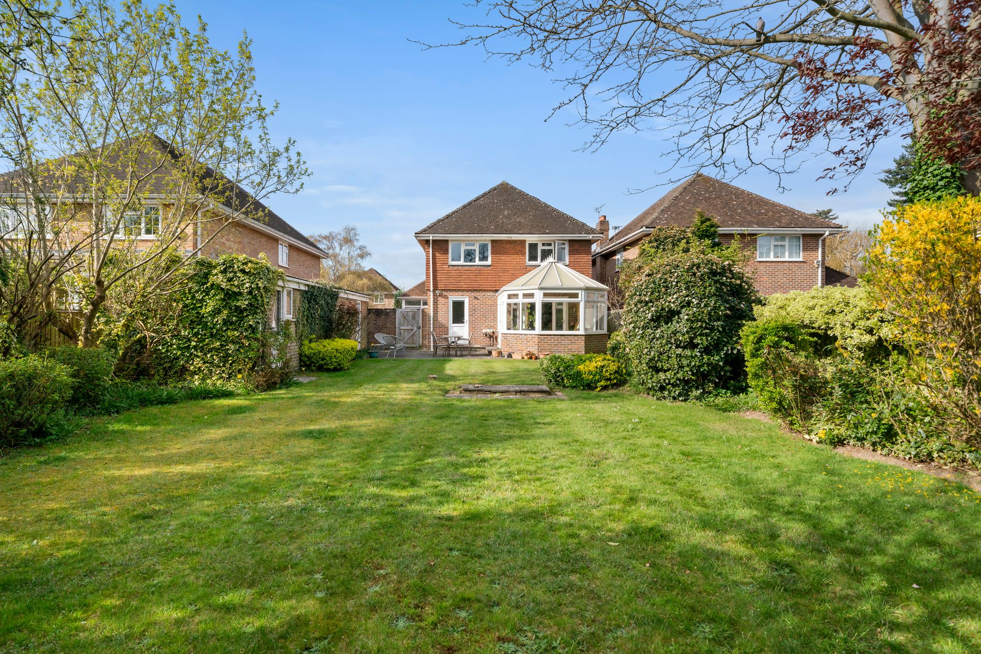 3 Bed, 2 Bath Property For Sale in Ferndown Gardens, Cobham, KT11 2BH