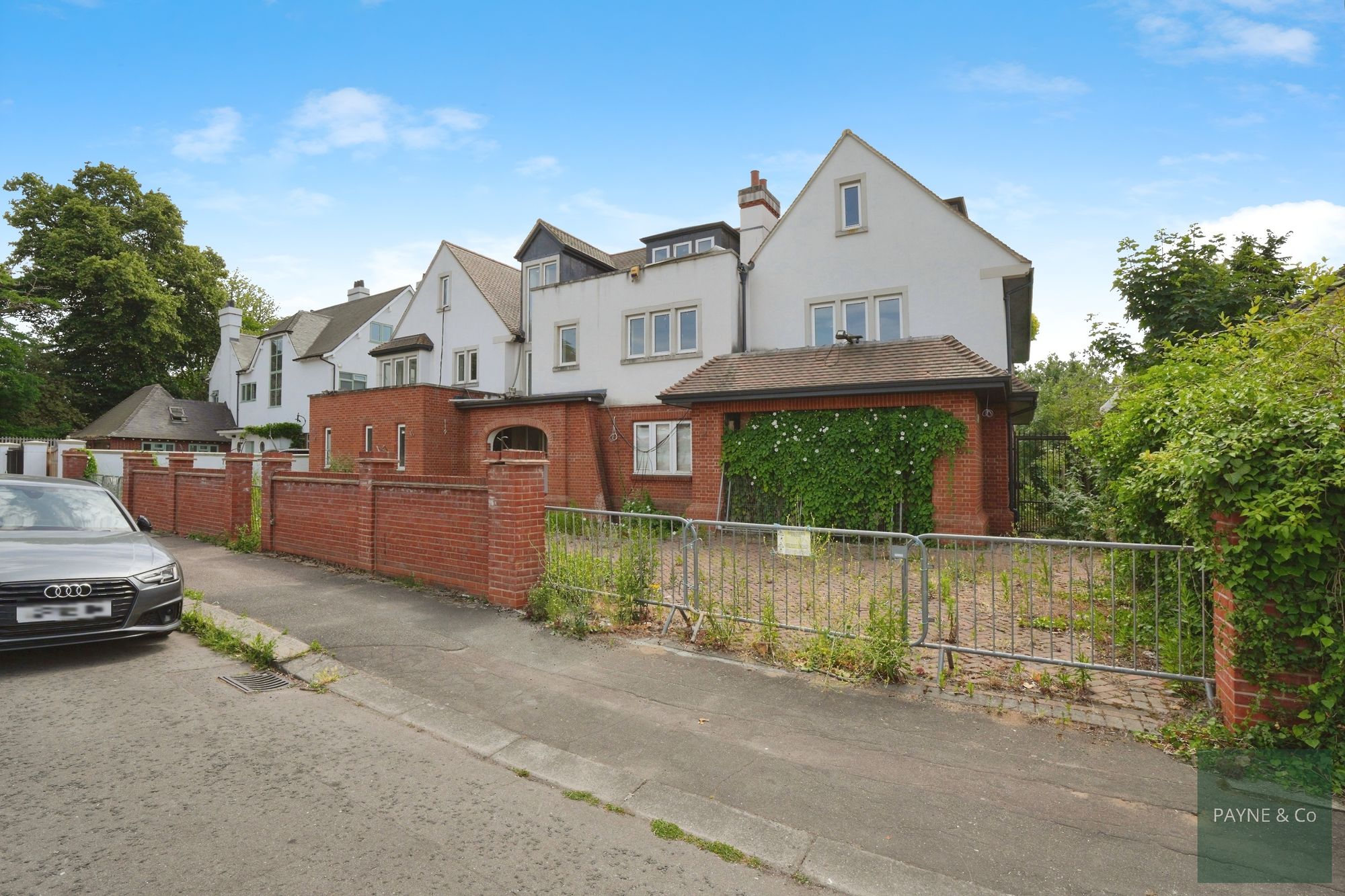 9 Bed, 4 Bath Property For Sale in Holcombe Road, Ilford, IG1 4XE