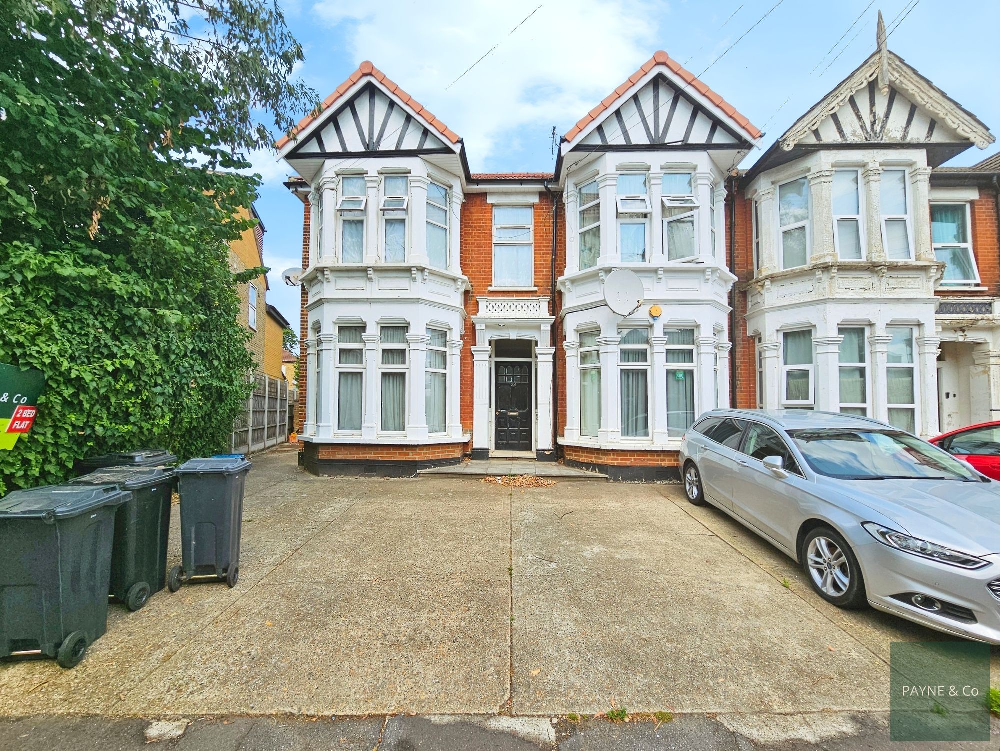 2 Bed, 1 Bath Property For Sale in 38c Redcliffe Gardens, Ilford, IG1 3HG