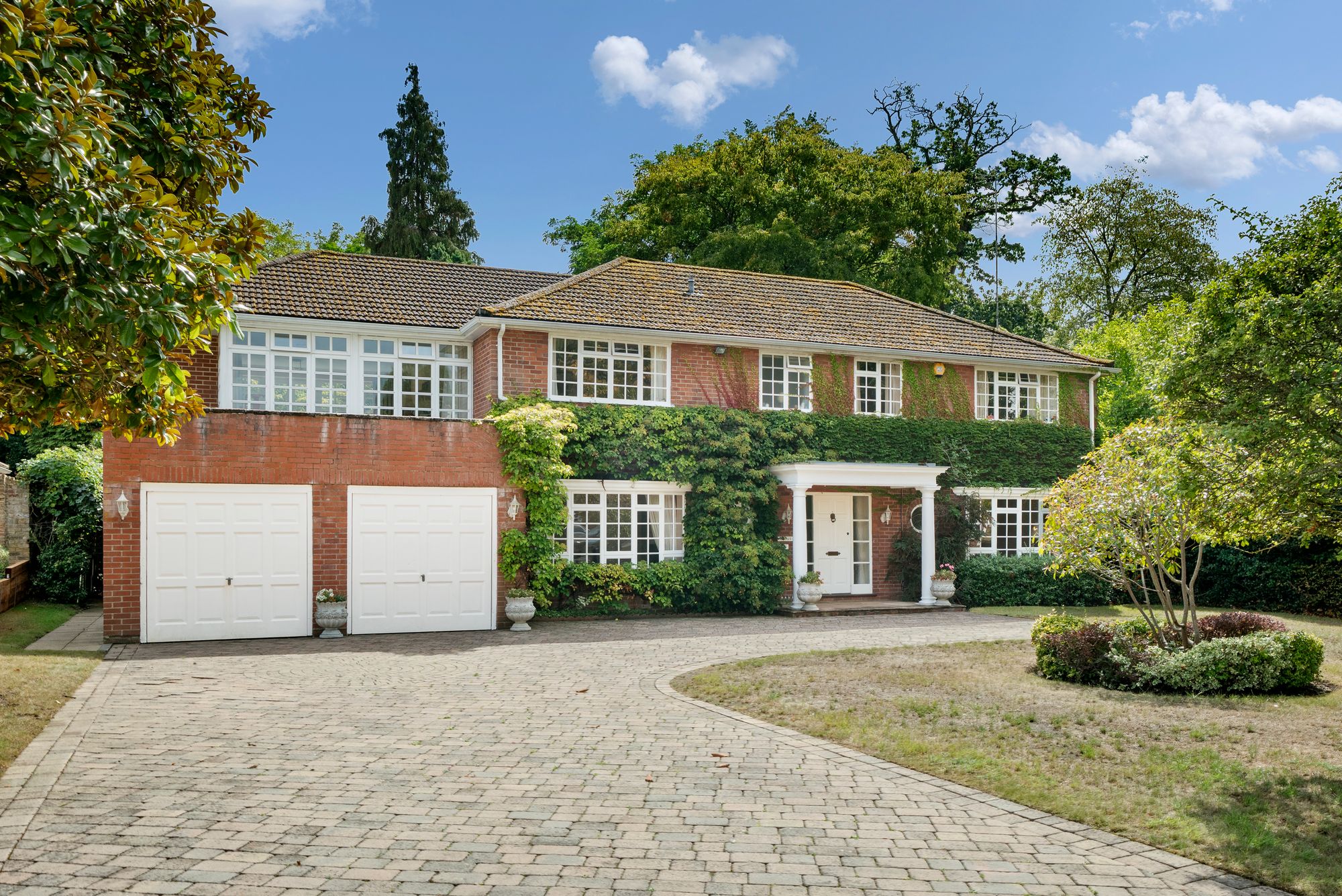 5 Bed, 2 Bath Property For Sale in Fairacres, Cobham, KT11 2JW