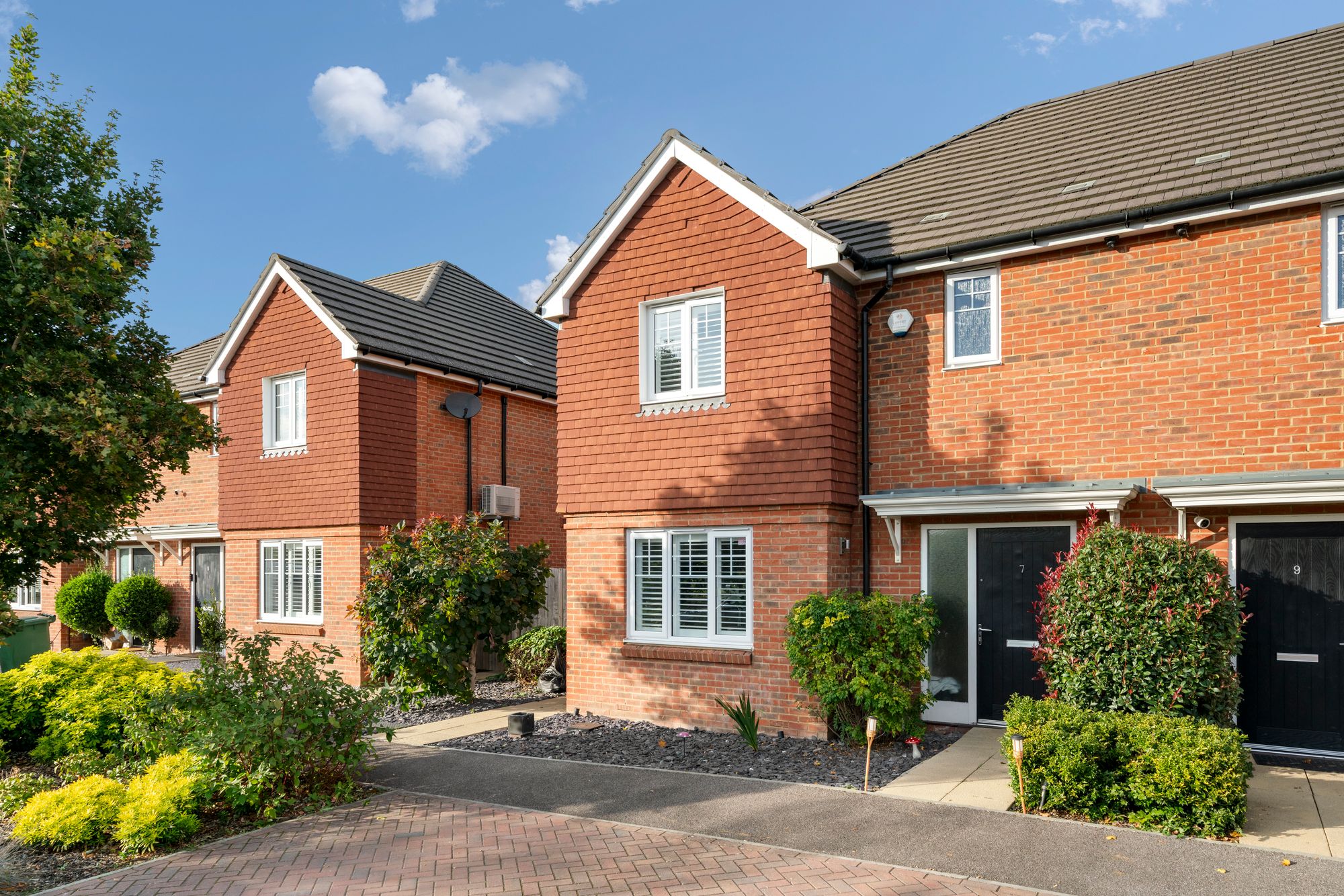 3 Bed, 2 Bath Property For Sale in River Walk, Fetcham, KT22 9FF