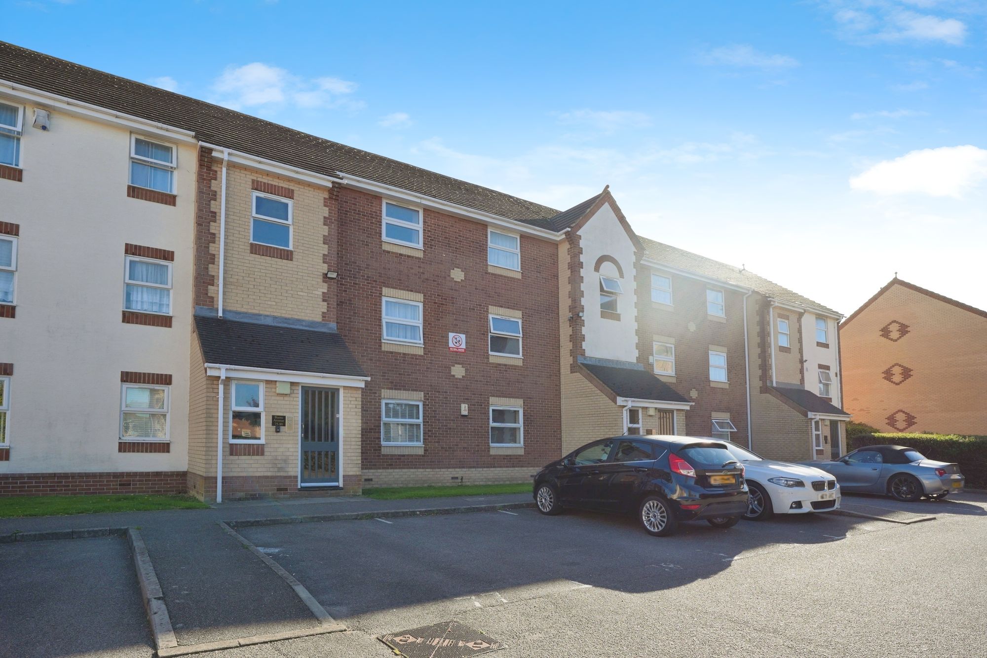 1 Bed, 1 Bath Property For Sale in Burns Avenue, Chadwell Heath, RM6 4DG