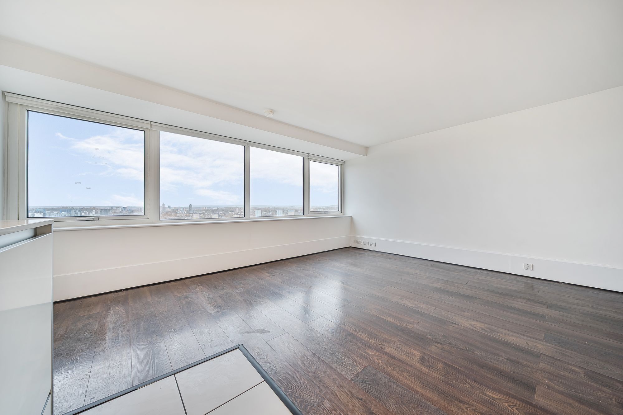 2 Bed, 1 Bath Property For Sale in Flat 20.05, Aragon Tower George ...
