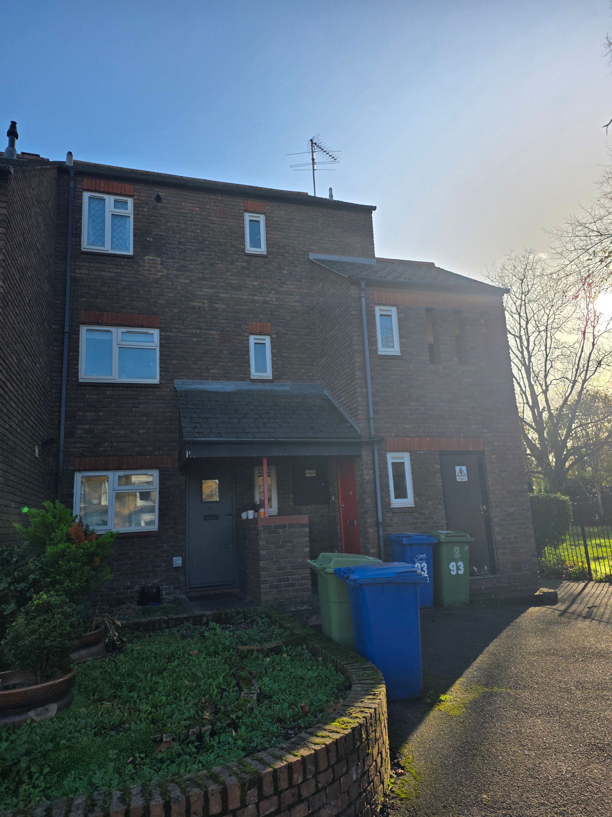 1 Bed, 1 Bath Property For Rent in Gomm Road, London, SE16