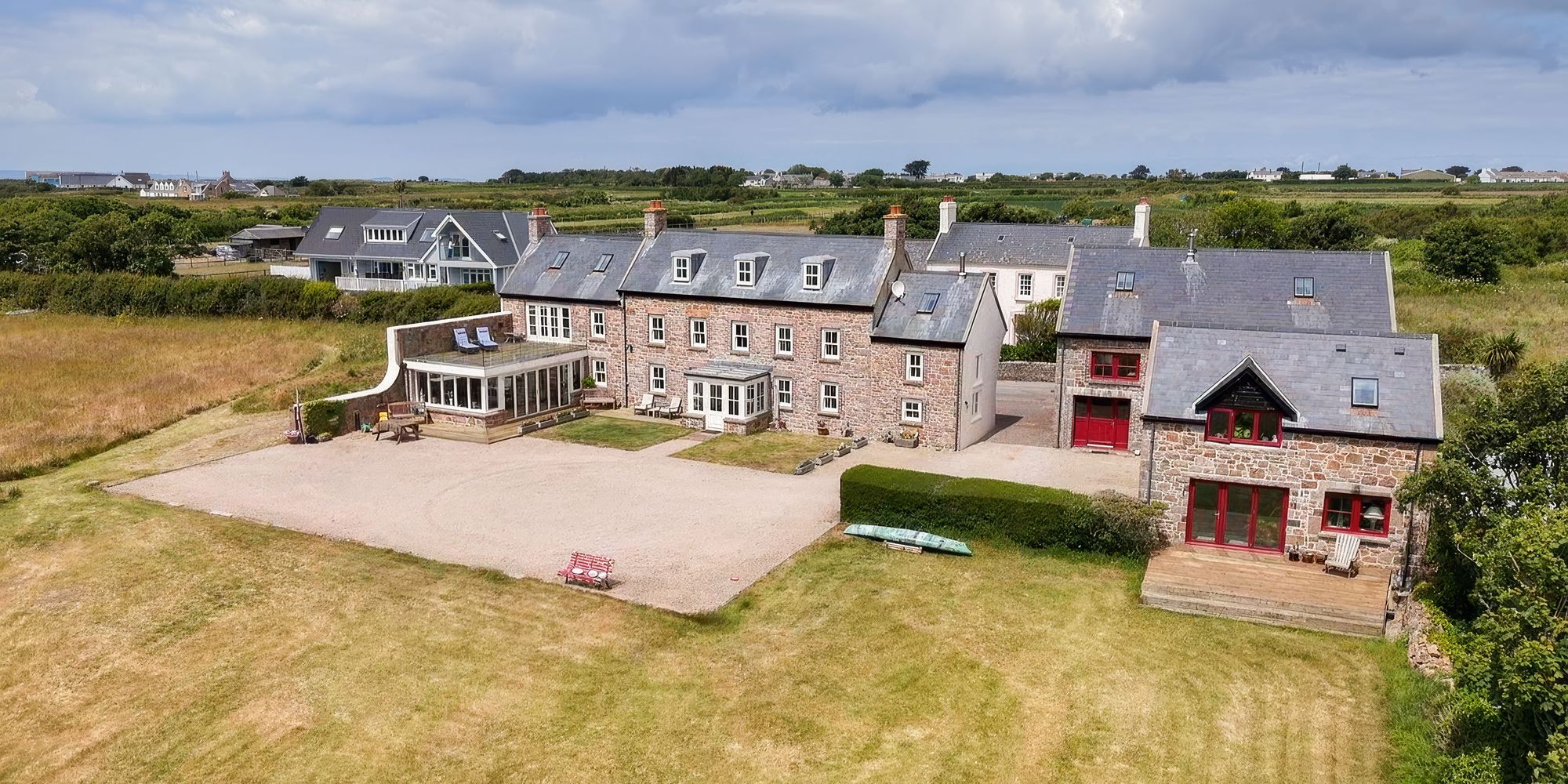 High-end Properties | Broadlands